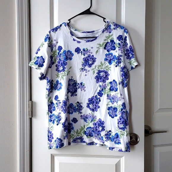 Laura Scott | Tops | Laura Scott Short Sleeve Tee White With Flower ...